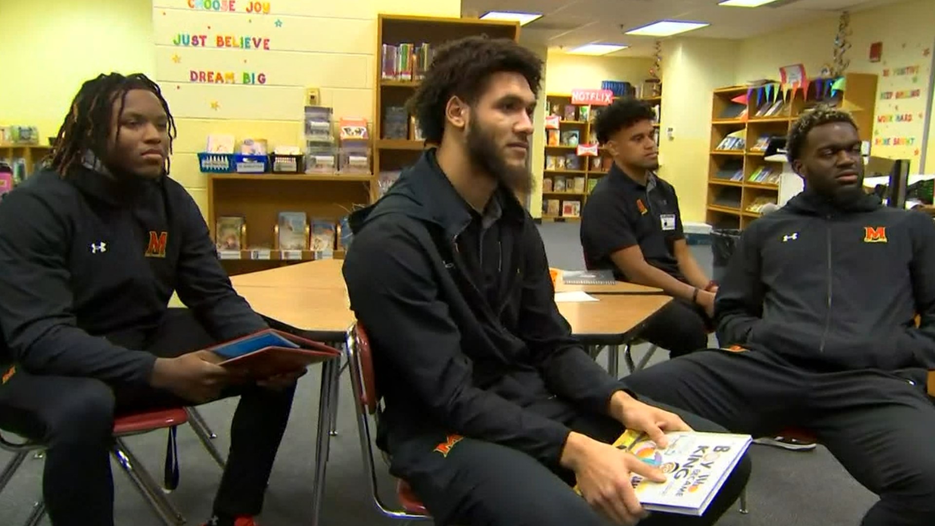 UMD football players read to elementary school students | wusa9.com