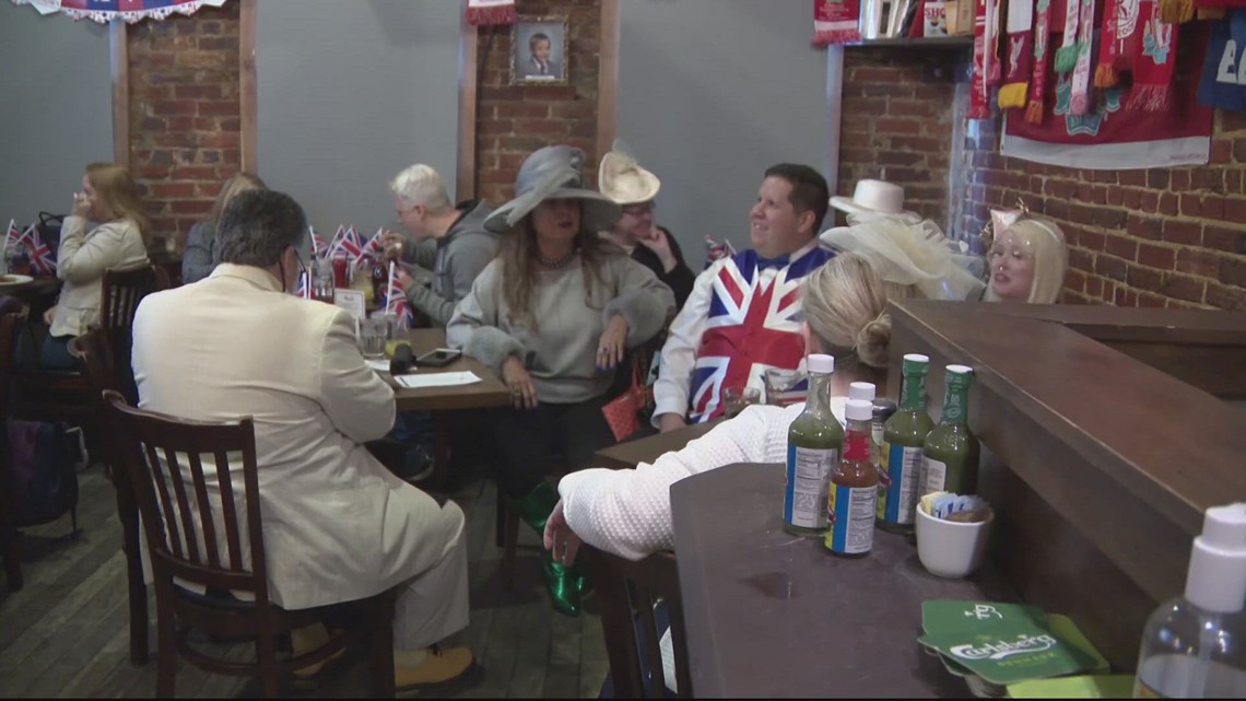 Royal watchers packed pubs across the DMV to watch coronation | wusa9.com