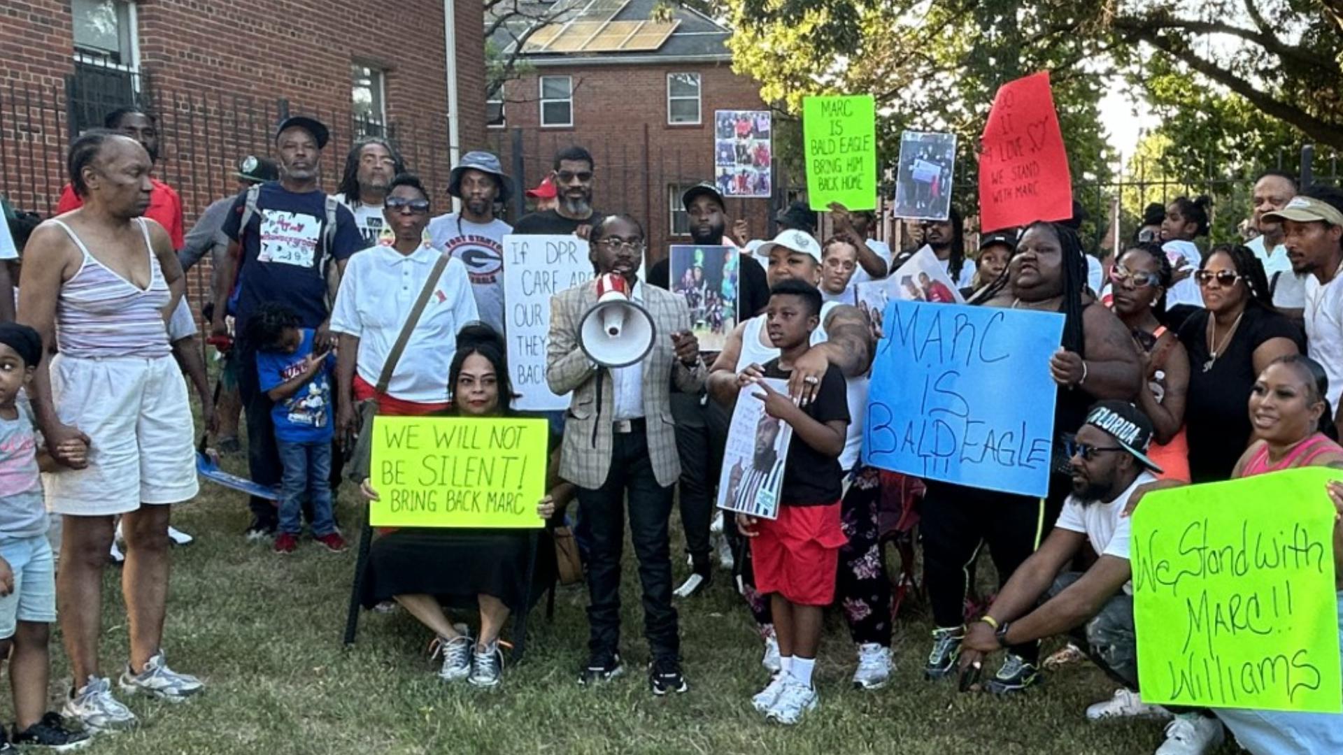 Ward 8 residents rally to keep longtime DPR employee where he is ...