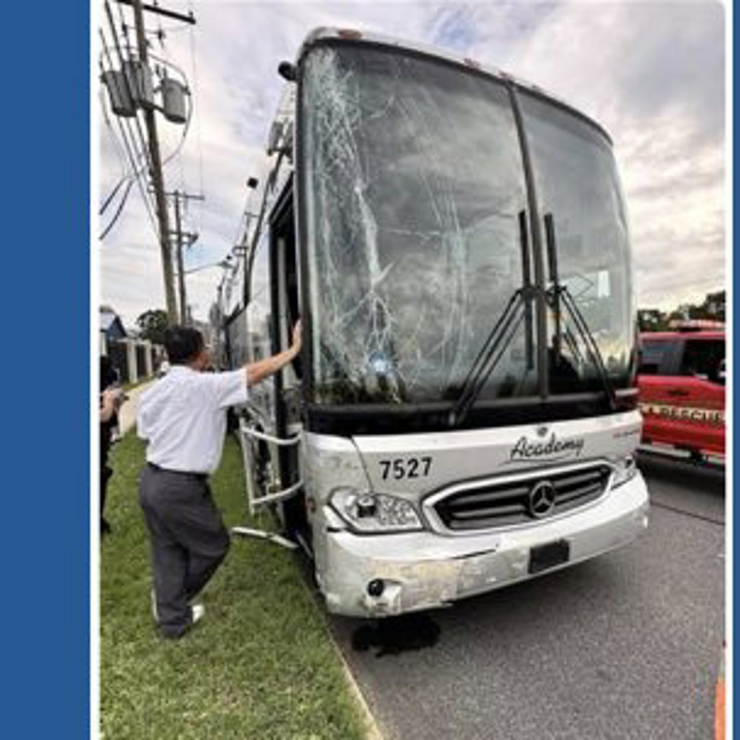 Runaway charter bus causes widespread damages in Bethesda | wusa9.com