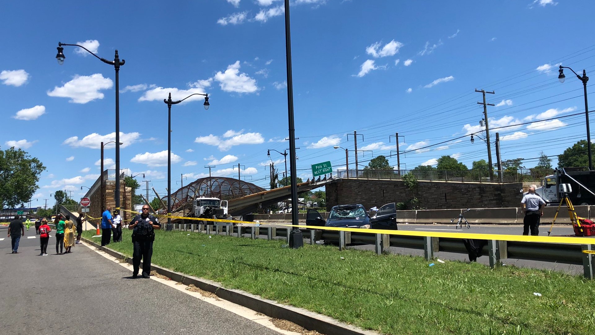 Pedestrian Bridge in DC collapses off I-295, 6 injuries reported ...