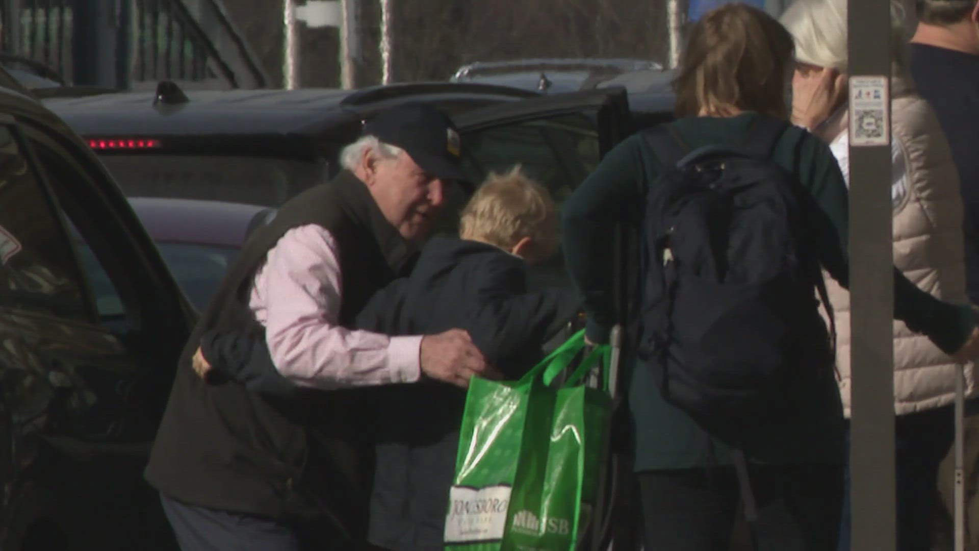 Passengers hug loved ones tighter after DCA plane disaster | wusa9.com