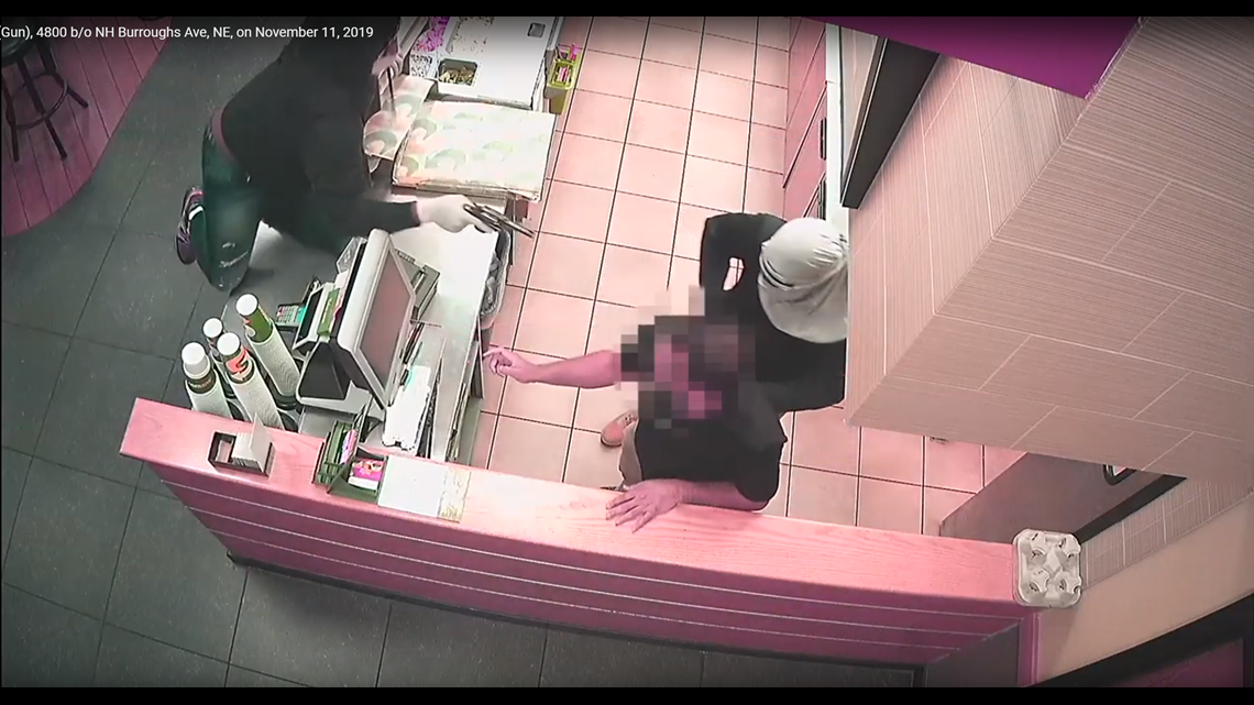 Police Search For Two Persons Of Interest In D C Armed Robbery