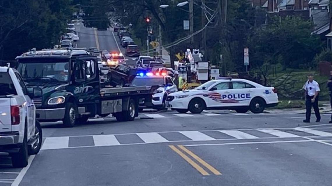 Utility pole strikes police cruisers, injuring officers in DC | wusa9.com