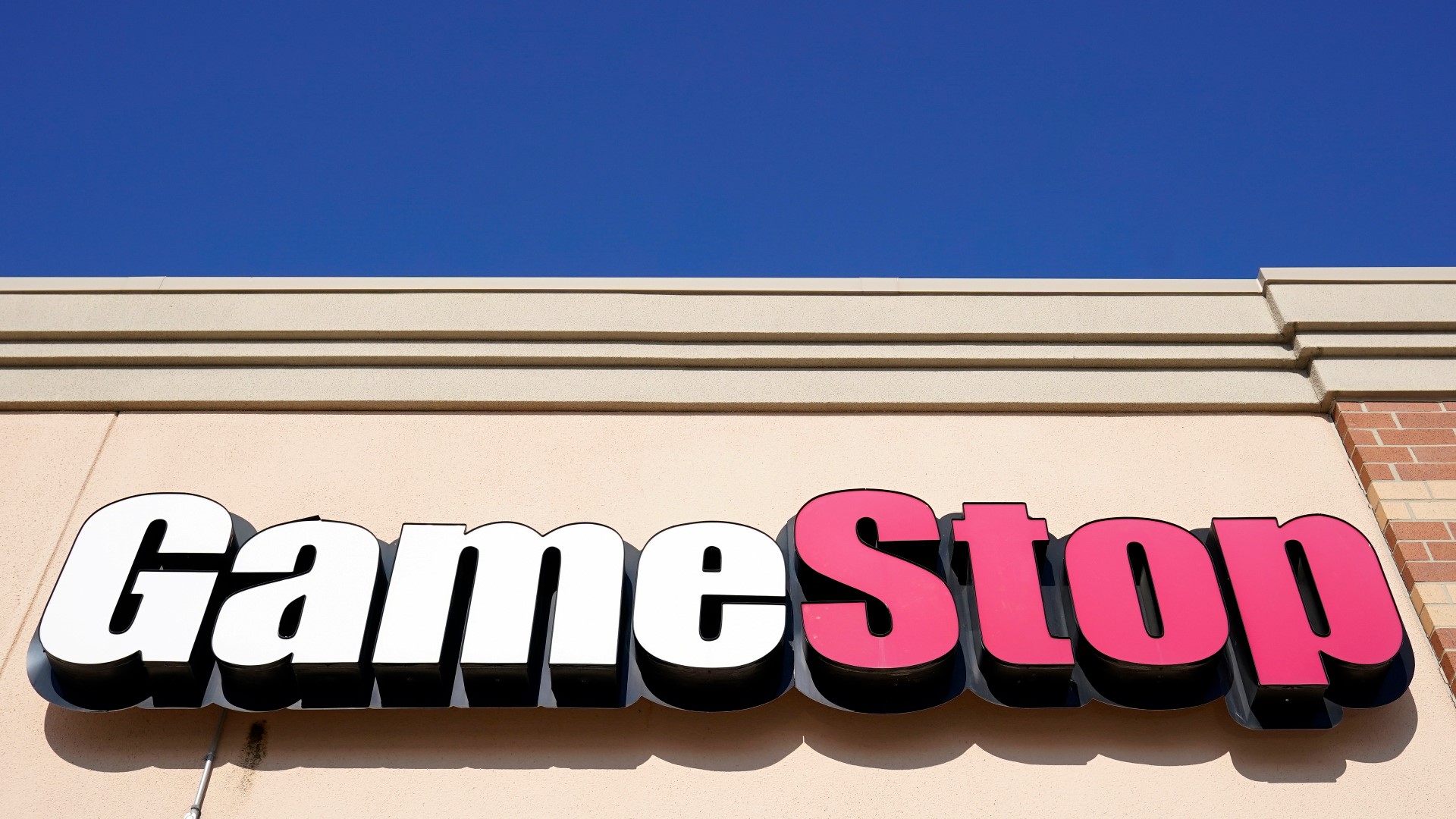 GameStop employee stabbed customer during argument, police say | wusa9.com