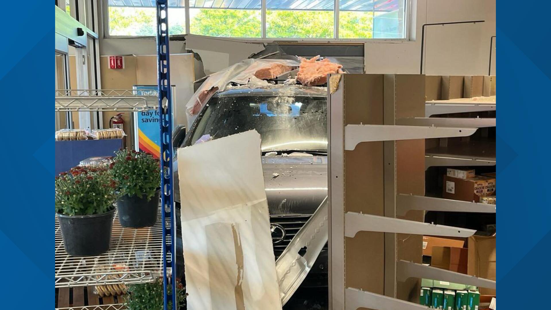 Car crashes into Germantown Aldi; two people evaluated at the scene ...