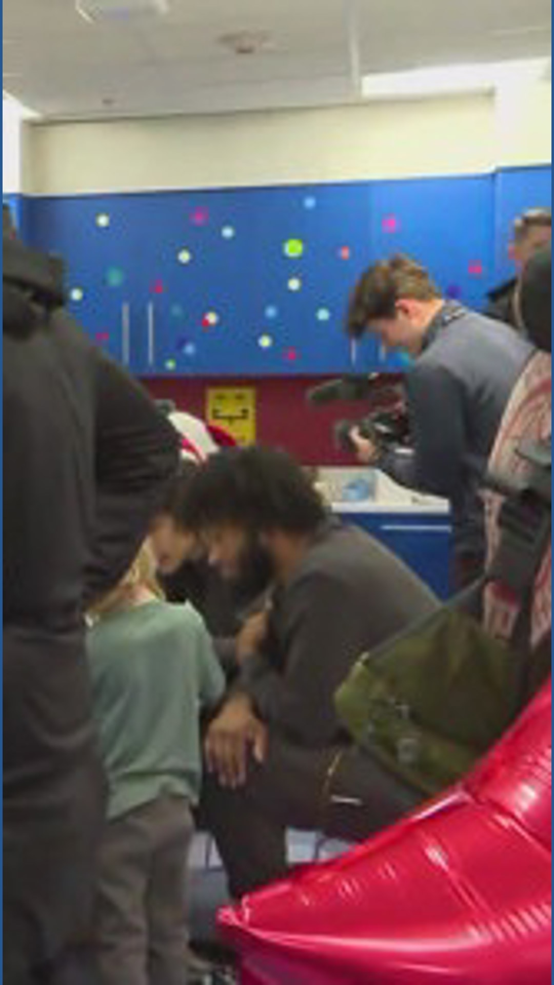 Elves and Wizards visit Georgetown Hospital | wusa9.com