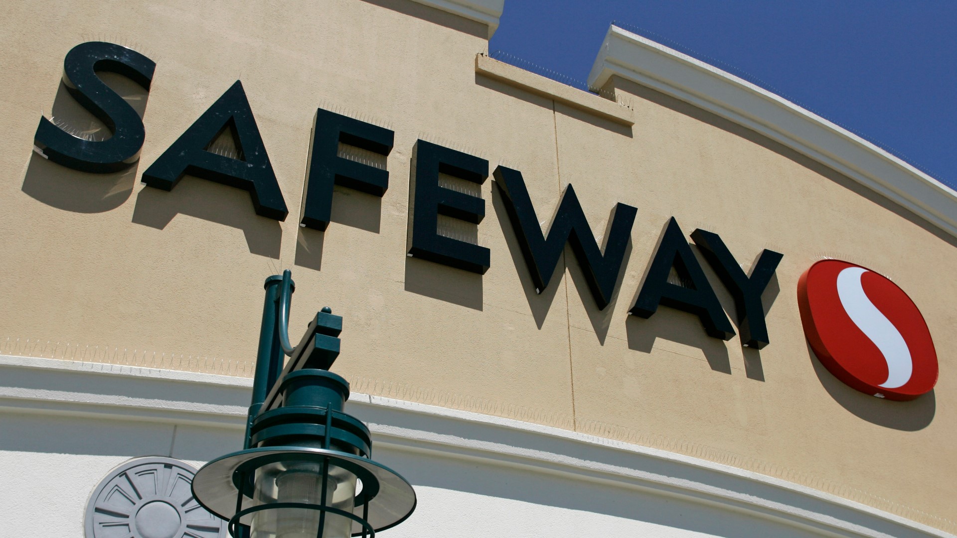 25,000 Giant and Safeway workers may go on strike | wusa9.com