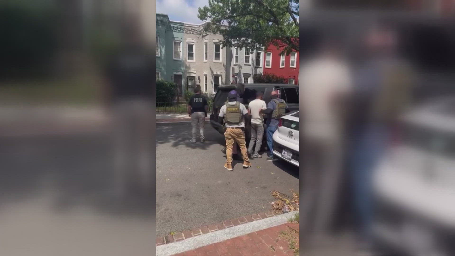 VIDEO: DC man says federal officers arrested Uber Eats driver ...