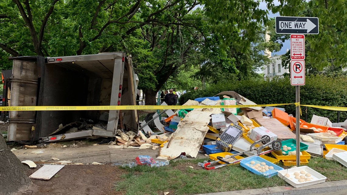 Stolen box truck crashes near White house | wusa9.com