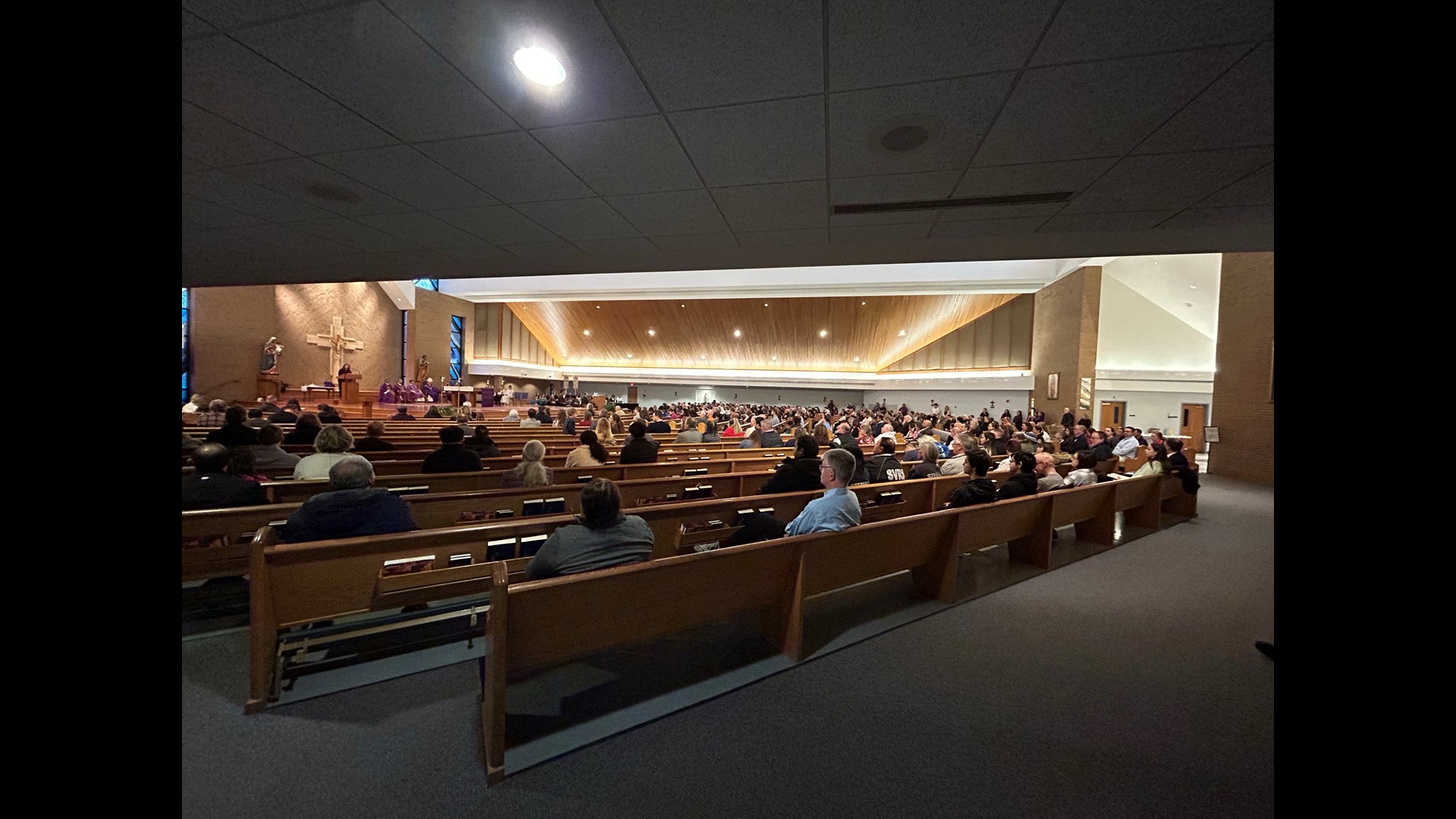Sterling community comes together in prayer after explosion | wusa9.com