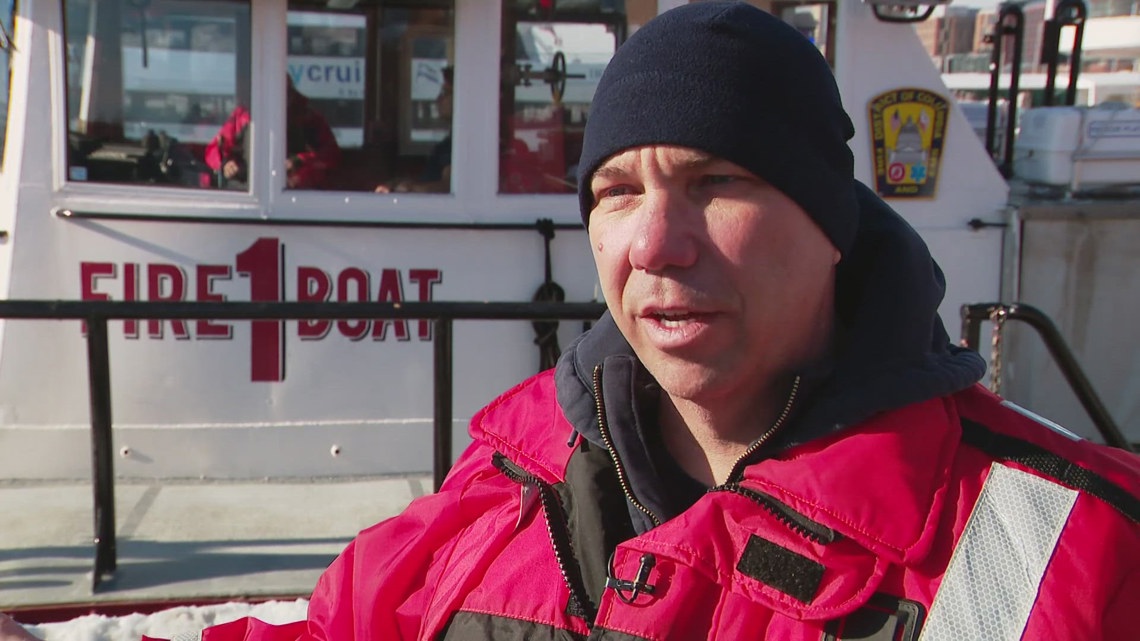 Crews are working to break through the ice on the Potomac | wusa9.com