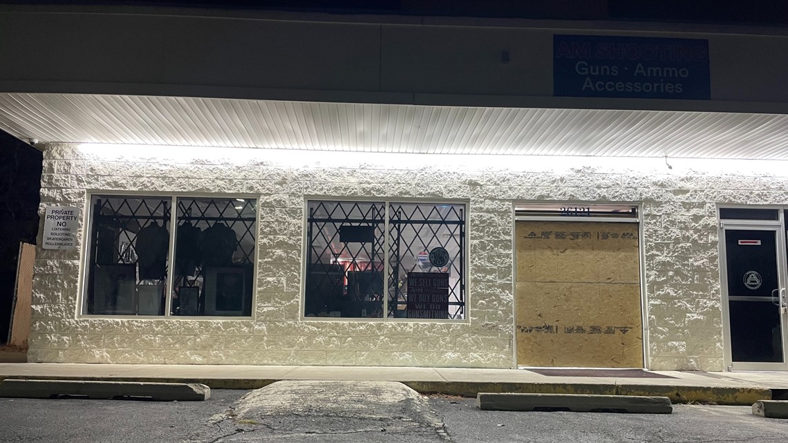 Thieves Drive Car Into Damascus Store Steal Guns And Ammo