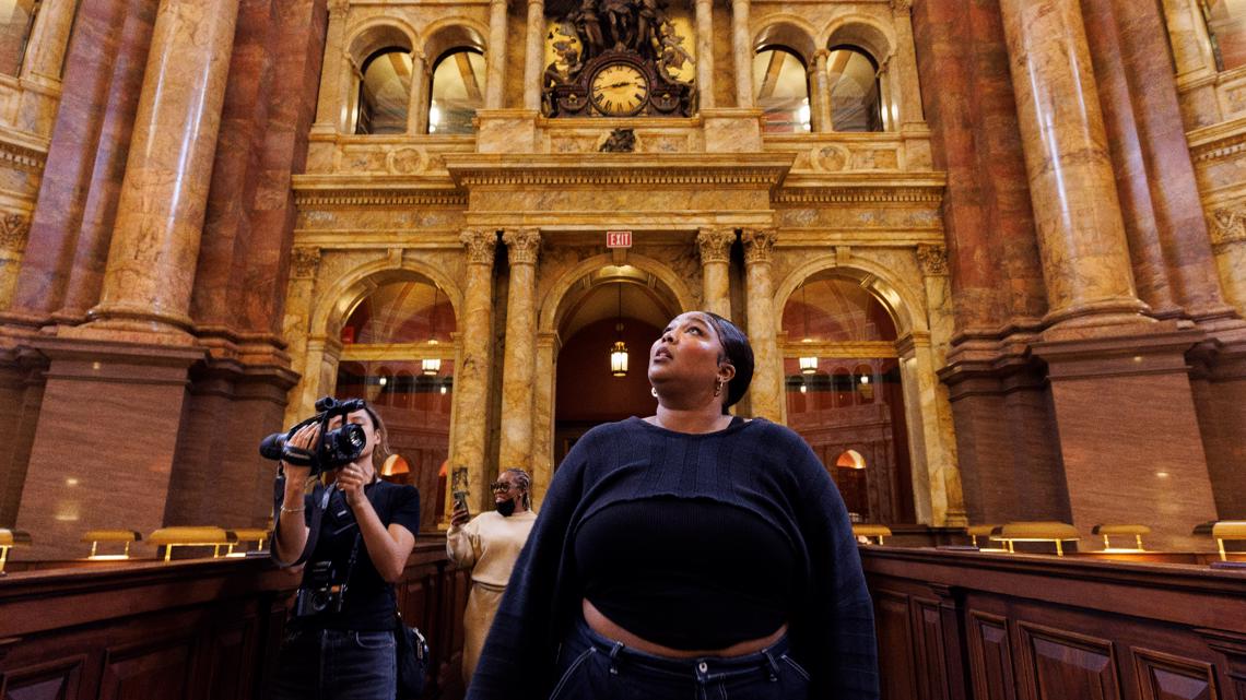 Lizzo plays James Madison's crystal flute at DC show | wusa9.com