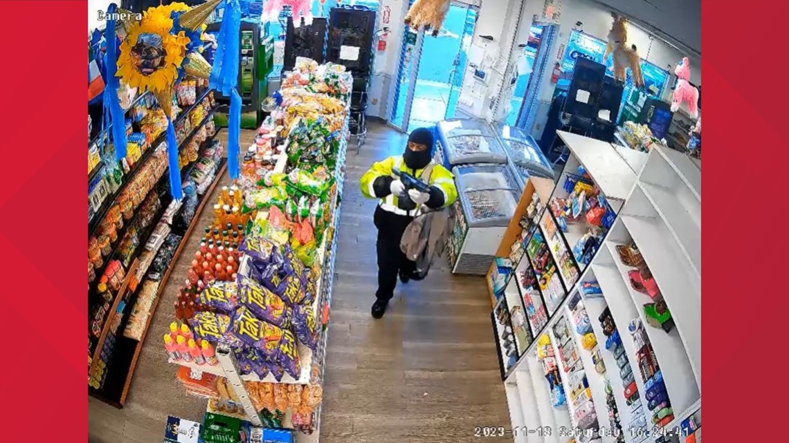 Virginia authorities search for armed robbers caught on camera | wusa9.com