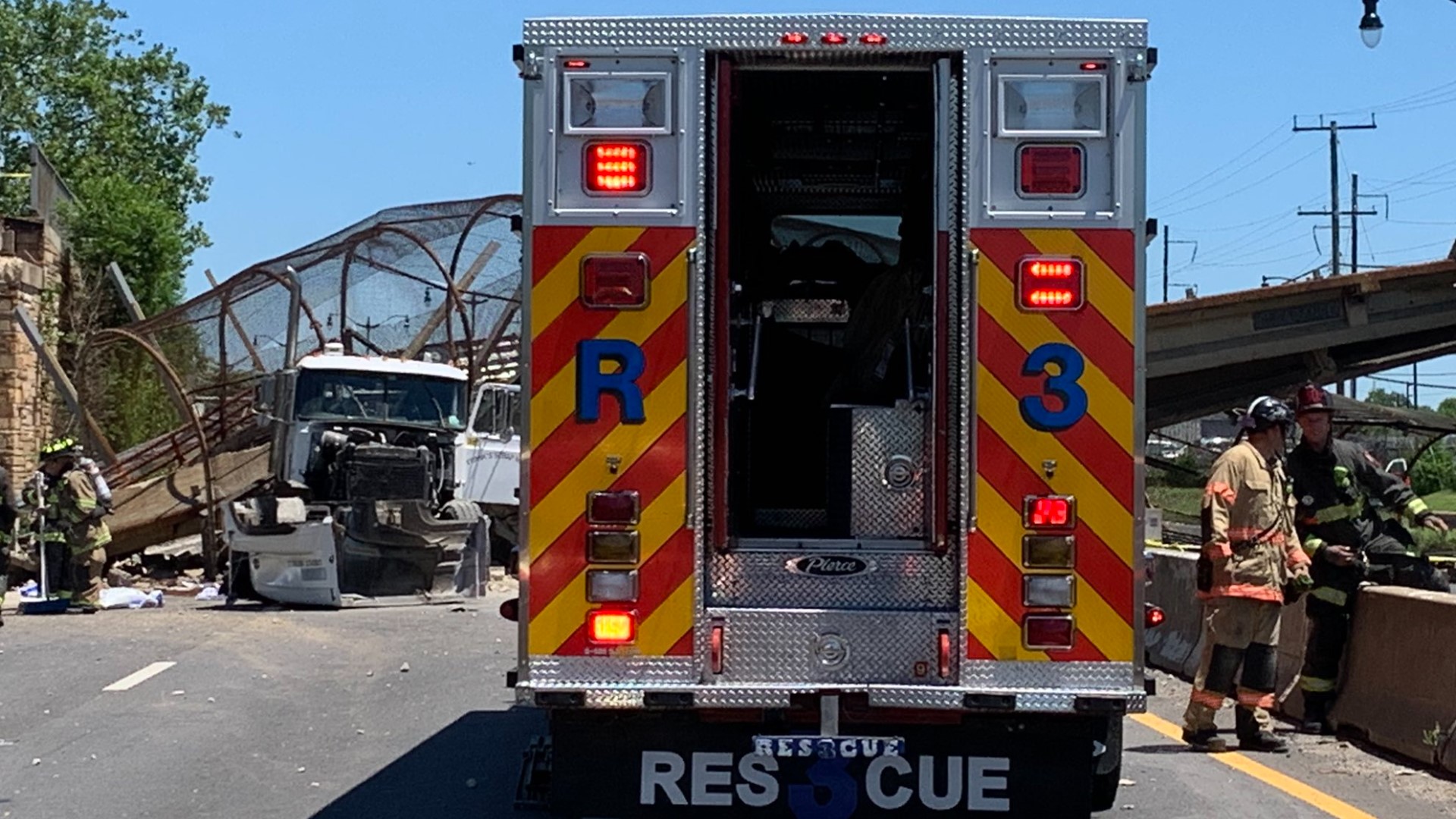 Pedestrian Bridge in DC collapses off I-295, 6 injuries reported ...