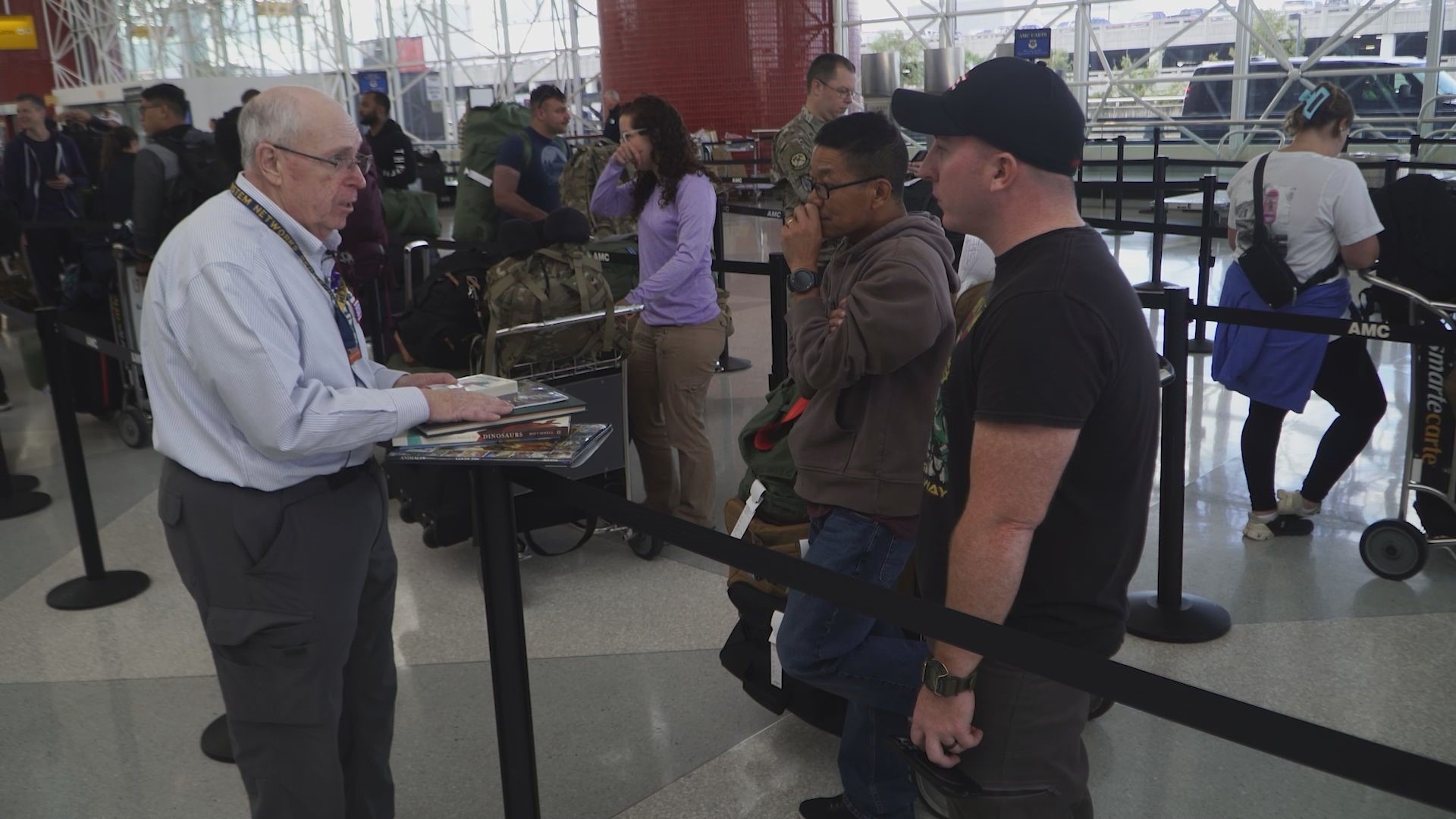 'It’s a fantastic program' | USO's Reading Room at BWI | wusa9.com