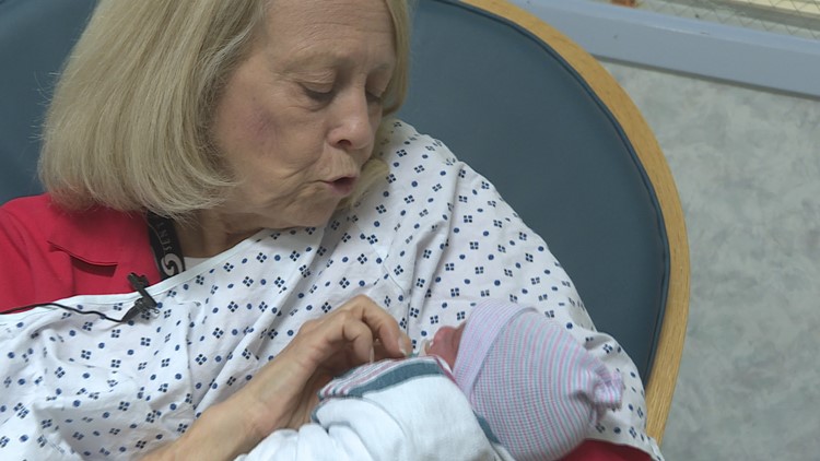 Babies born addicted to drugs comforted by volunteers in new program ...