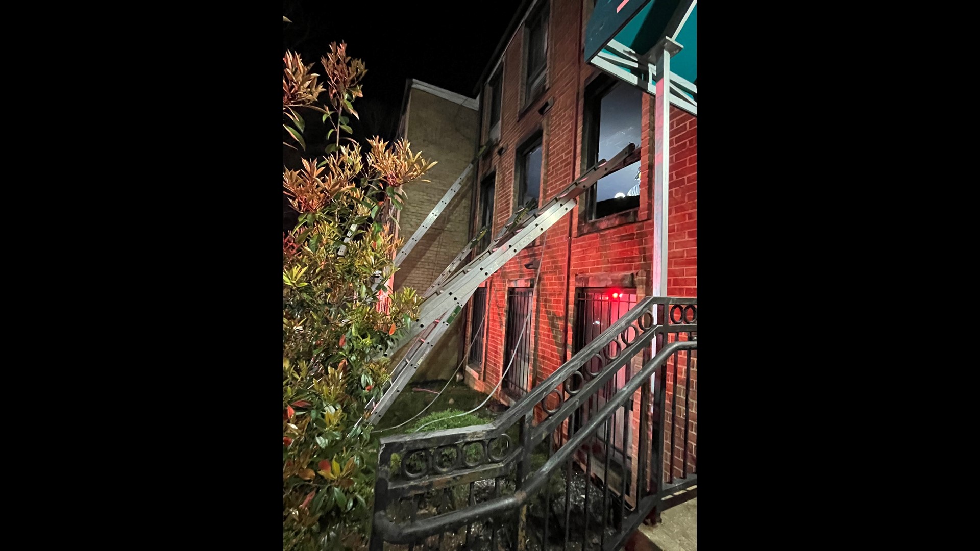 Residents displaced after apartment fire in Southeast DC | wusa9.com