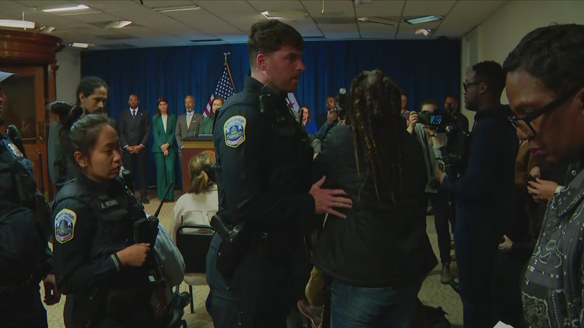 Mother of Karon Hylton-Brown interrupts DC Mayor Bowser over officer ...