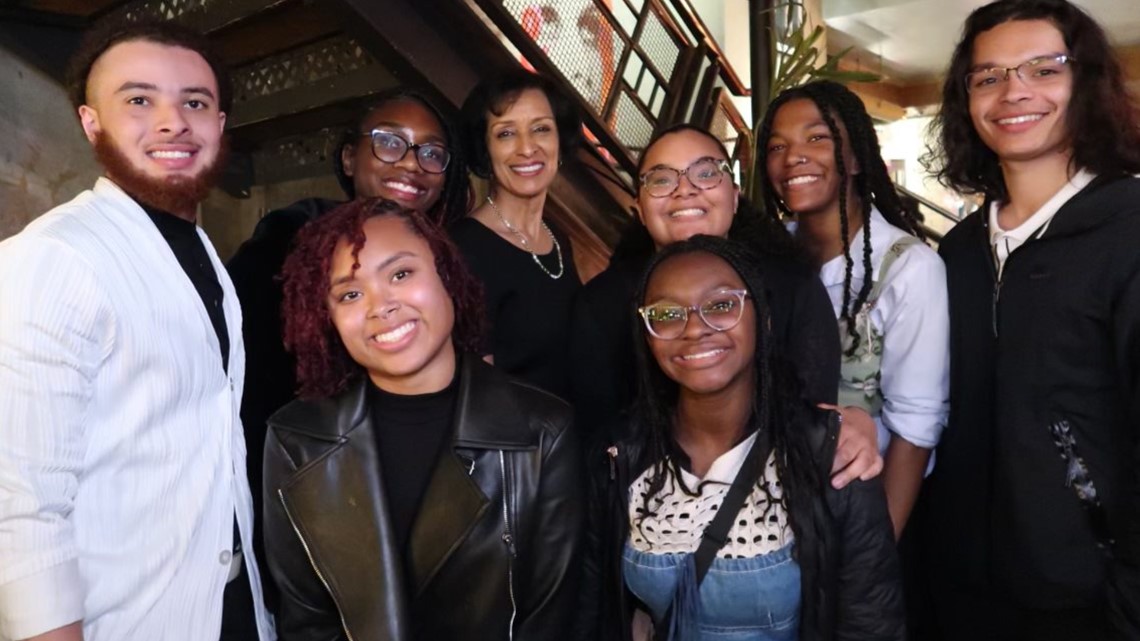 Bowie State students see "MJ: The Musical" in London | wusa9.com