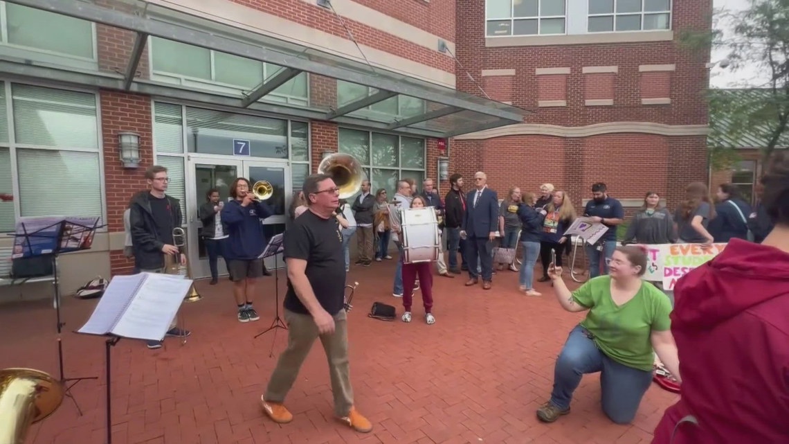 Frederick County public school board saves music programs in budget | wusa9.com