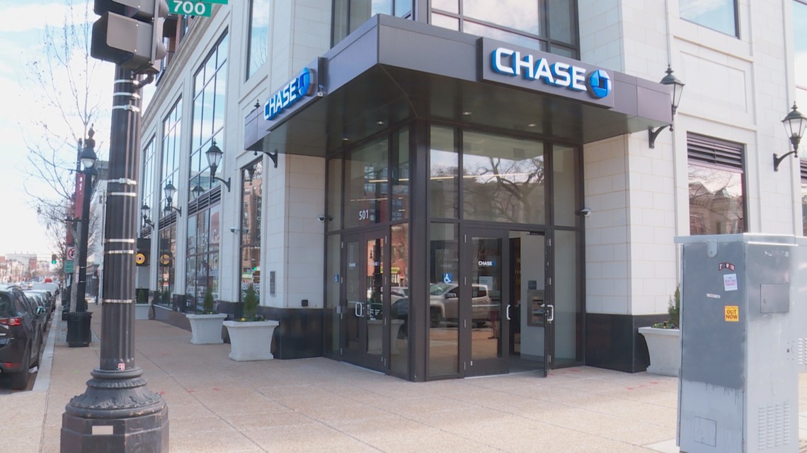 Chase opens bank to assist DC's deaf, hard of hearing community | wusa9.com