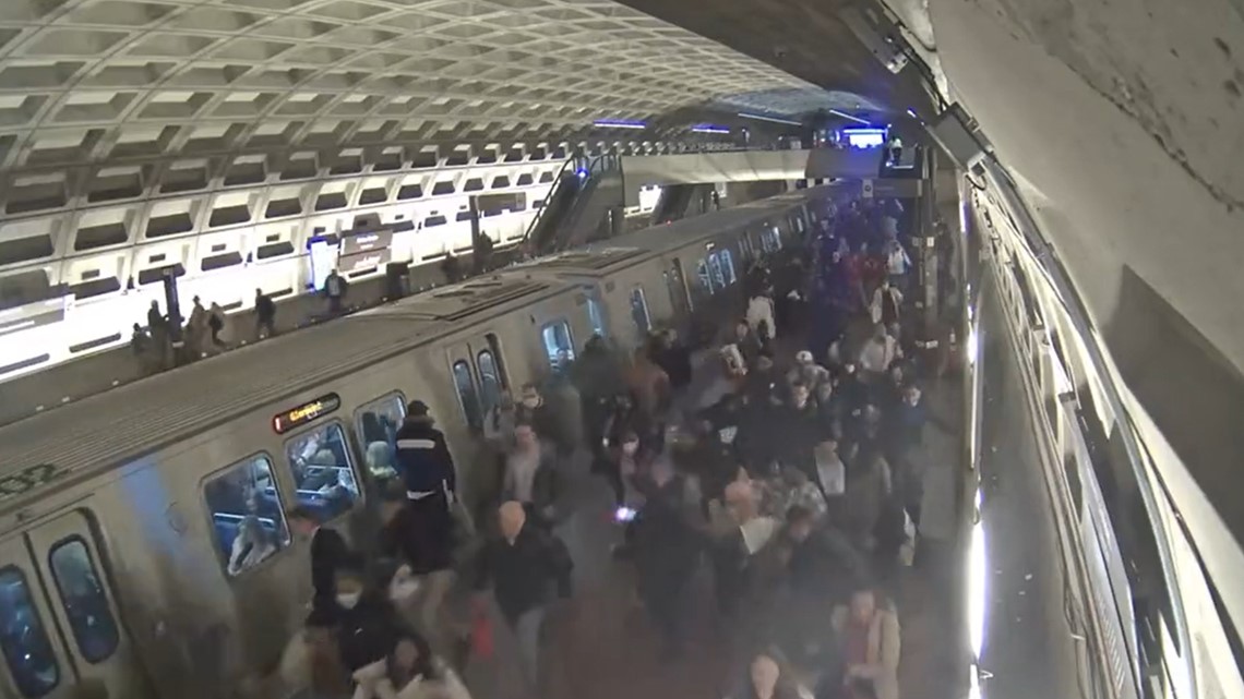 VIDEO: People run from Metro platform after deadly shooting | wusa9.com