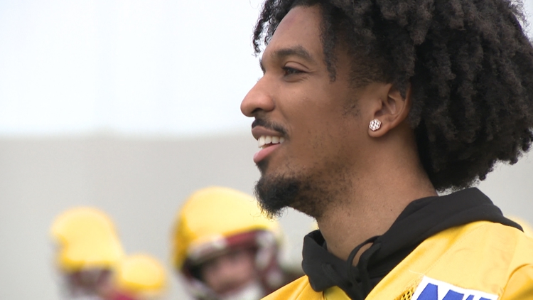 National Zoo panda cam Washington DC snow Giant Pandas enjoy snow ...