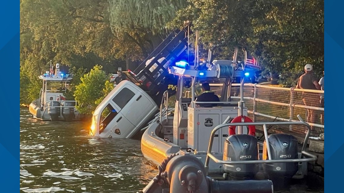 NPS truck crashes into Potomac River | wusa9.com