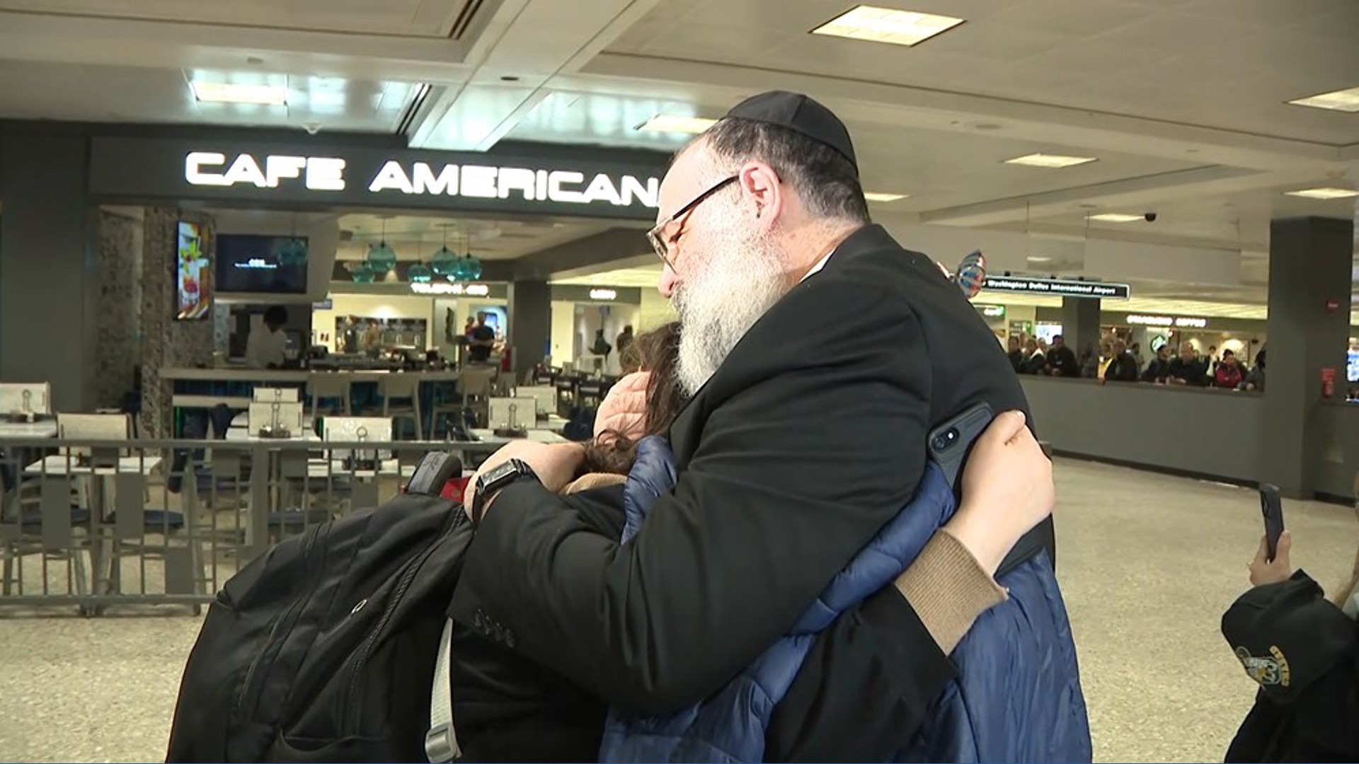 Dozens of Americans fleeing conflict in Israel return to US, reunite ...