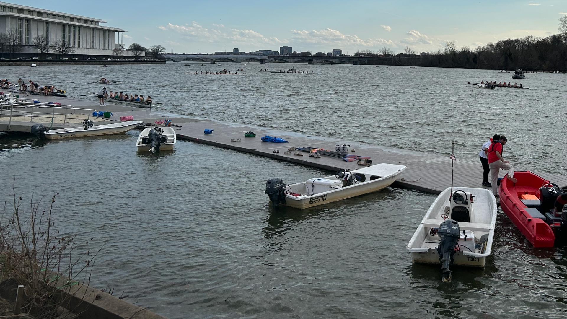 Boat submerged on the Potomac River | wusa9.com