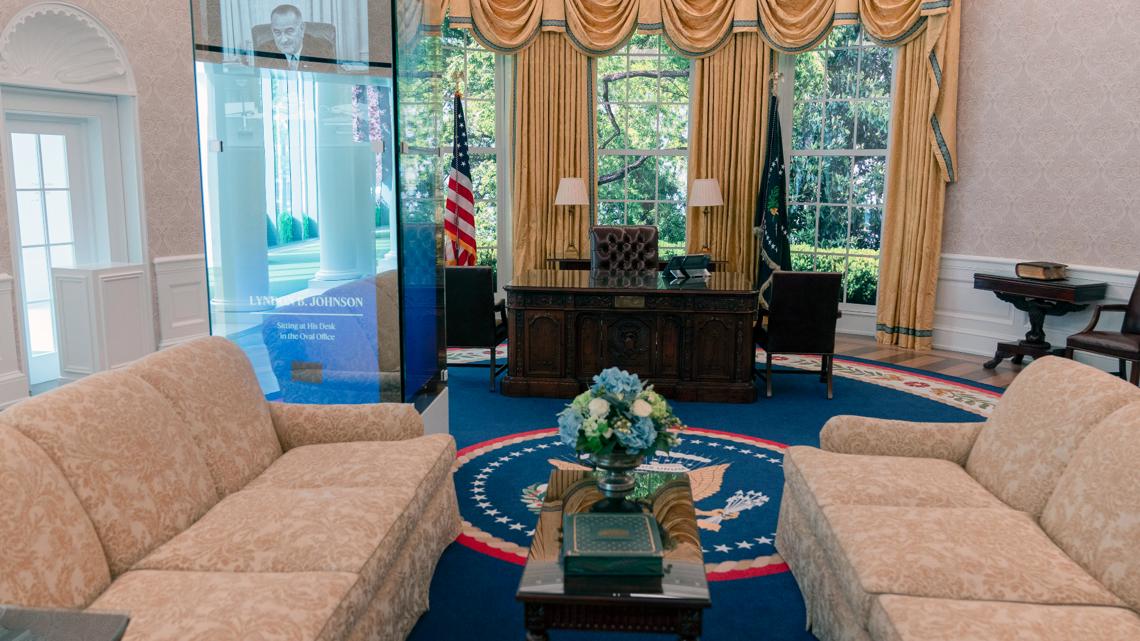 New White House exhibit with Oval Office replica opens | wusa9.com