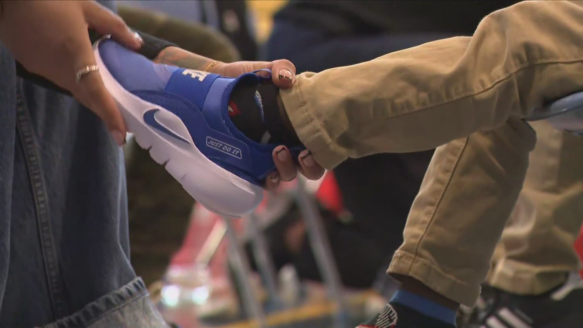 Nearly 500 students get brand new sneakers | wusa9.com
