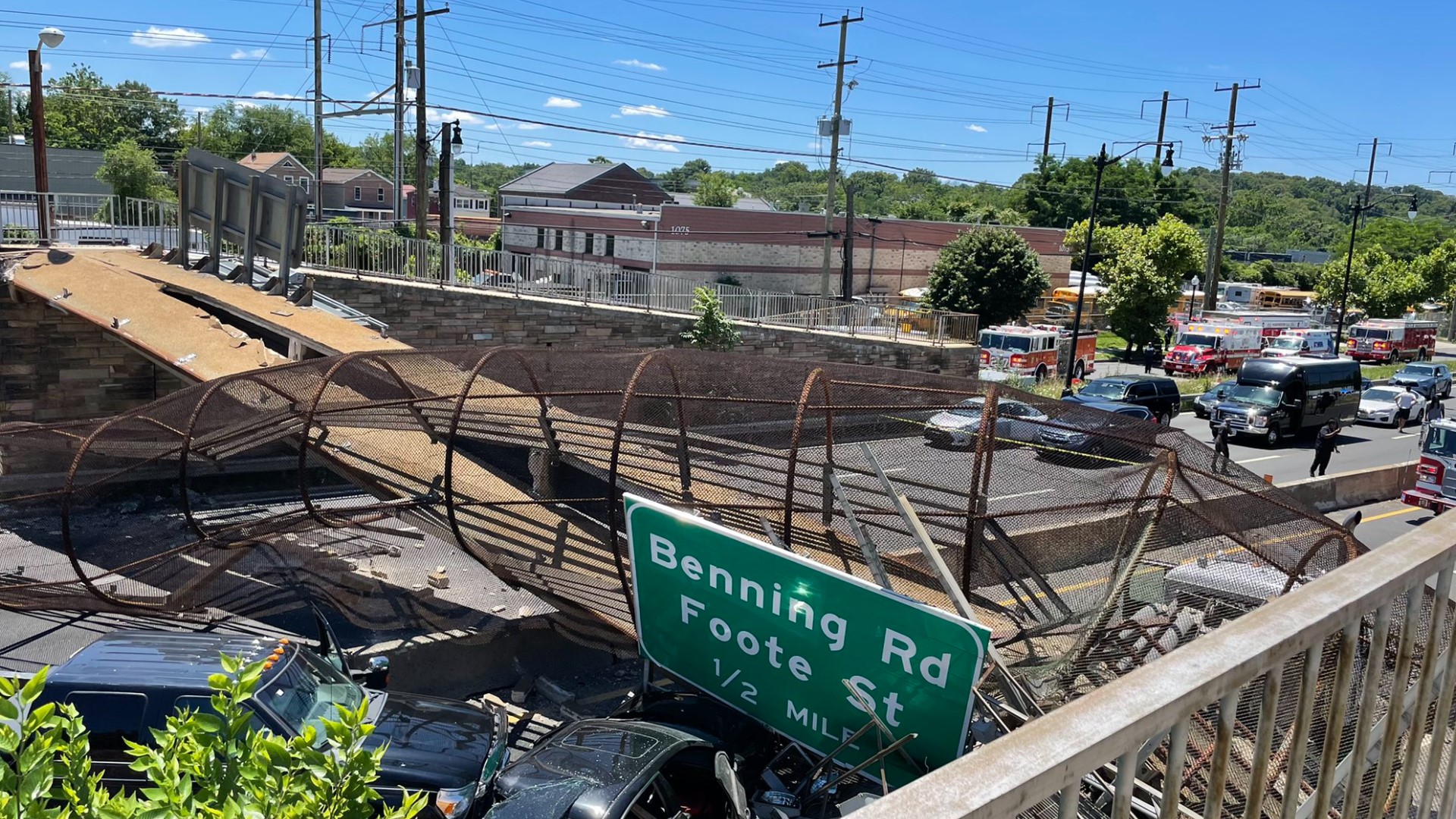 Pedestrian Bridge in DC collapses off I-295, 6 injuries reported ...