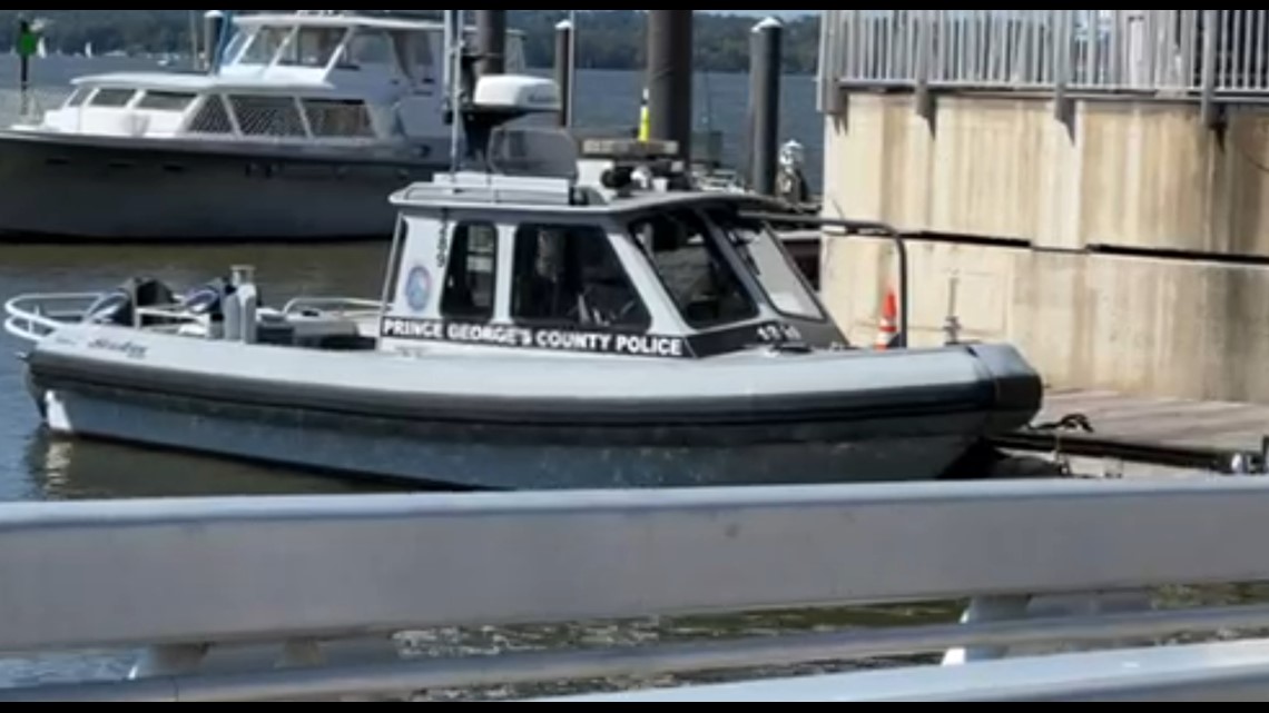 9 people, 6 kids rescued from stranded sinking boat | wusa9.com