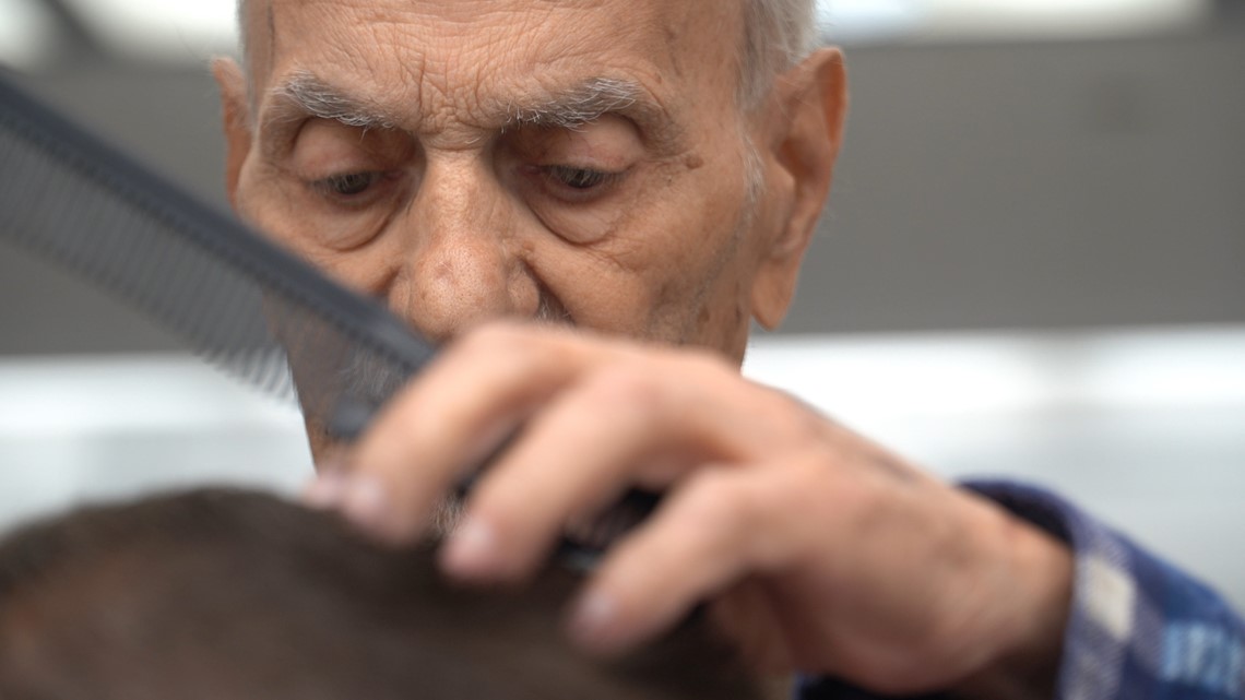 The Congress barber hanging up his scissors after 51 years | wusa9.com