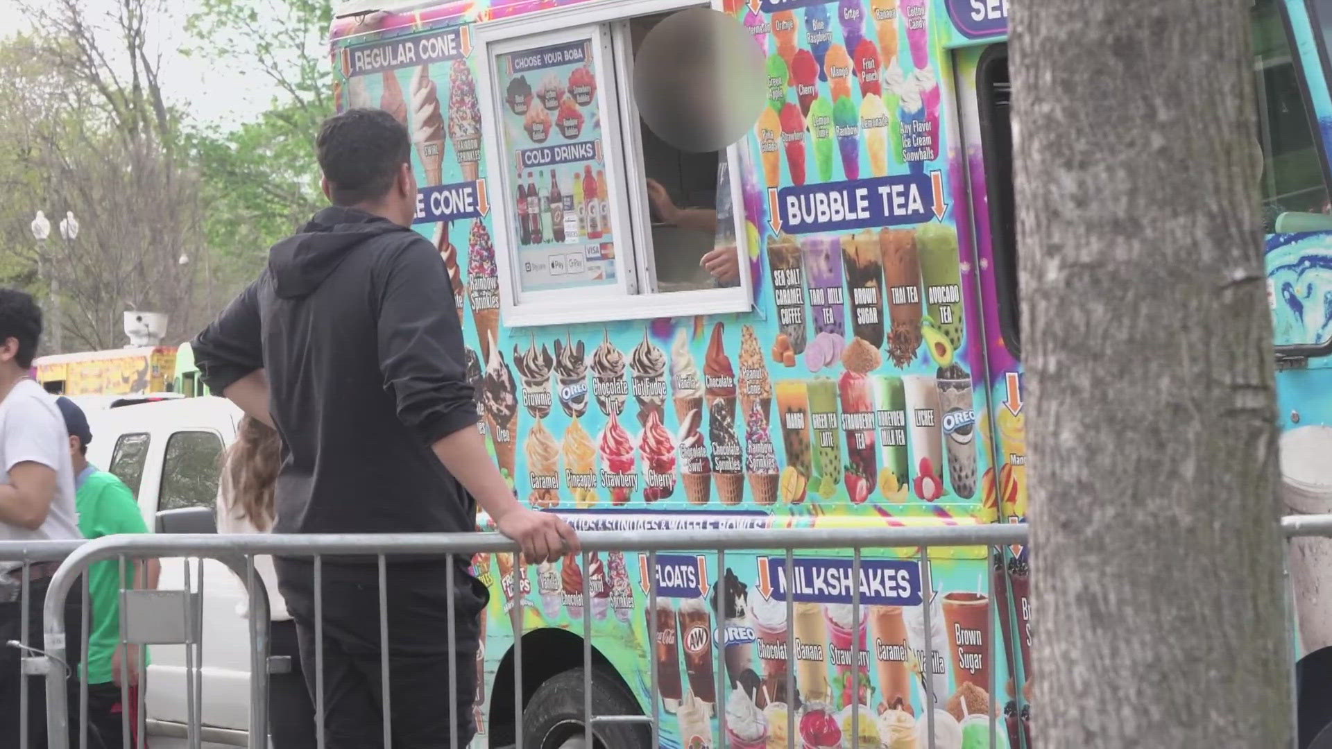 32 unlicensed food trucks towed from National Mall | wusa9.com