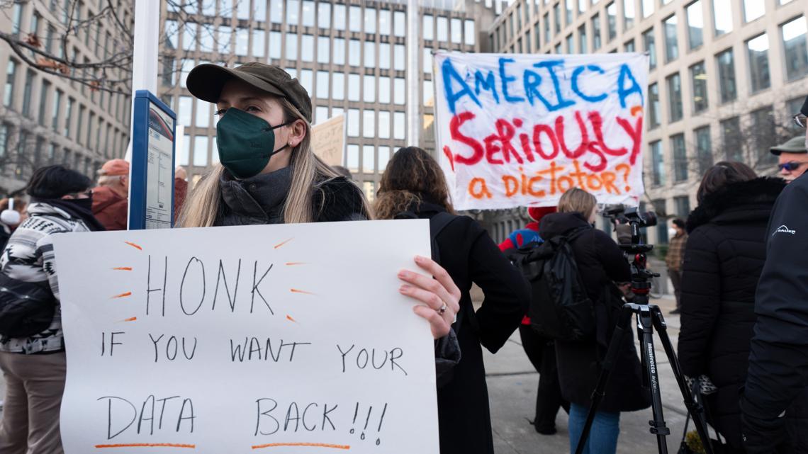 Sweeping federal worker layoffs begin with probationary workers | wusa9.com