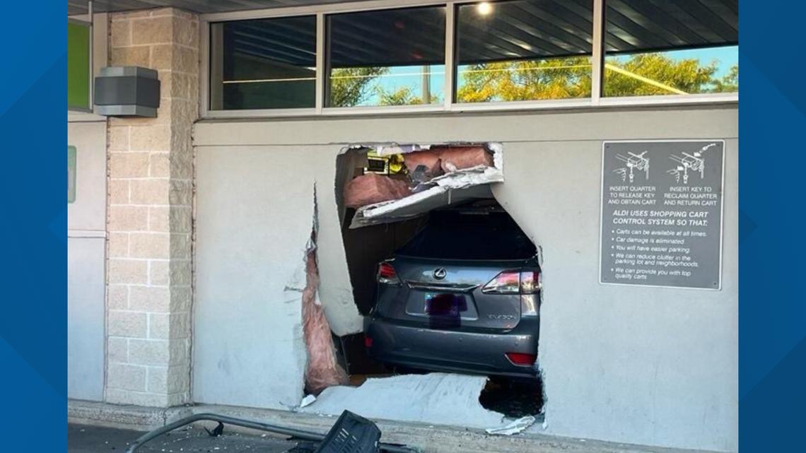 Car crashes into Germantown Aldi; two people evaluated at the scene ...