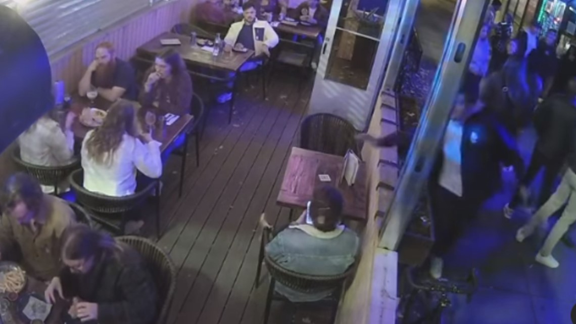 Service Bar DC shares video of customer who was kicked out smacking ...