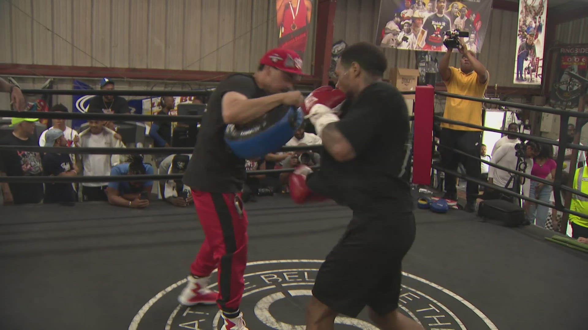 Local boxer hosts open workout ahead of his fight next week in ...