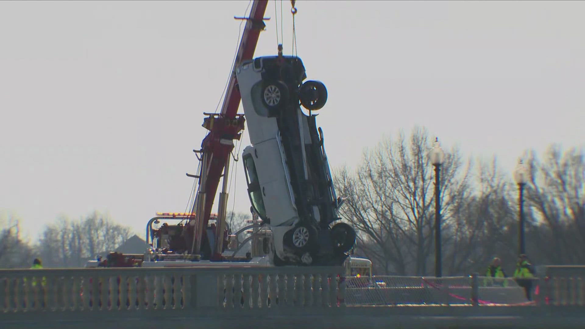 Arlington Memorial Bridge accident leave man dead | wusa9.com