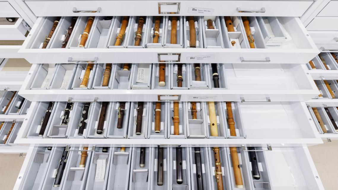 Lizzo plays James Madison's crystal flute at DC show | wusa9.com