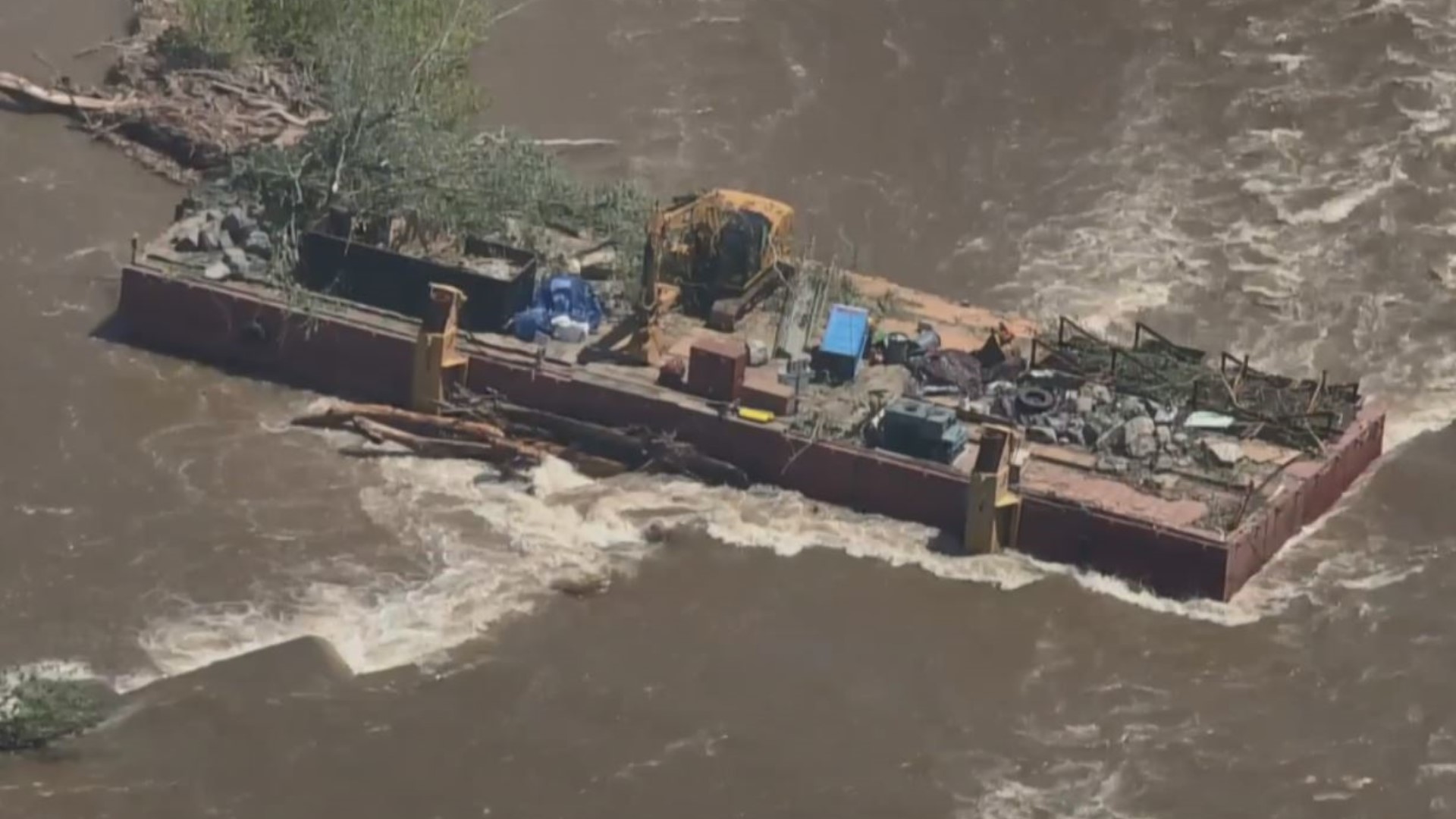 Breakaway barges could pose bridge threat, NPS says | wusa9.com