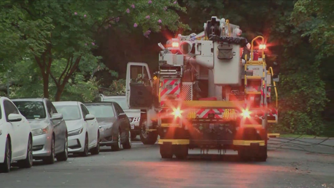 Tree falls on power lines in Southeast DC | wusa9.com