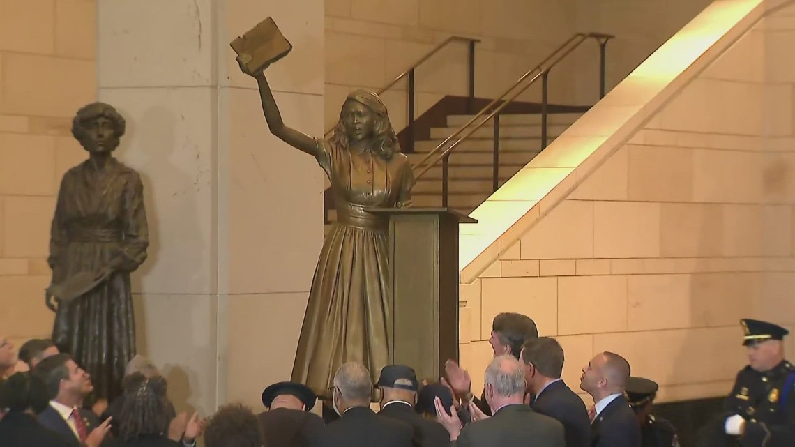 Barbara Rose Johns statue unveiled | wusa9.com