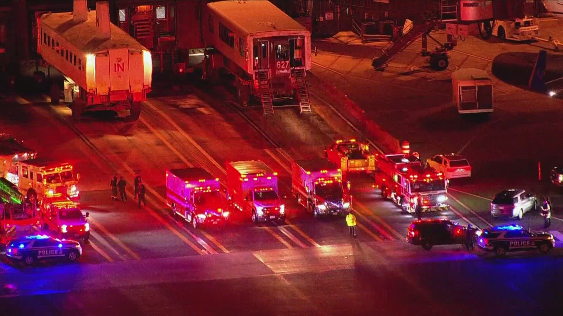 Passenger mobile lounge strikes Dulles Airport | wusa9.com