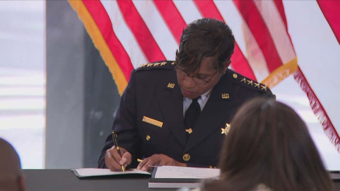 DC's Police Chief Pamela Smith is stepping down | wusa9.com