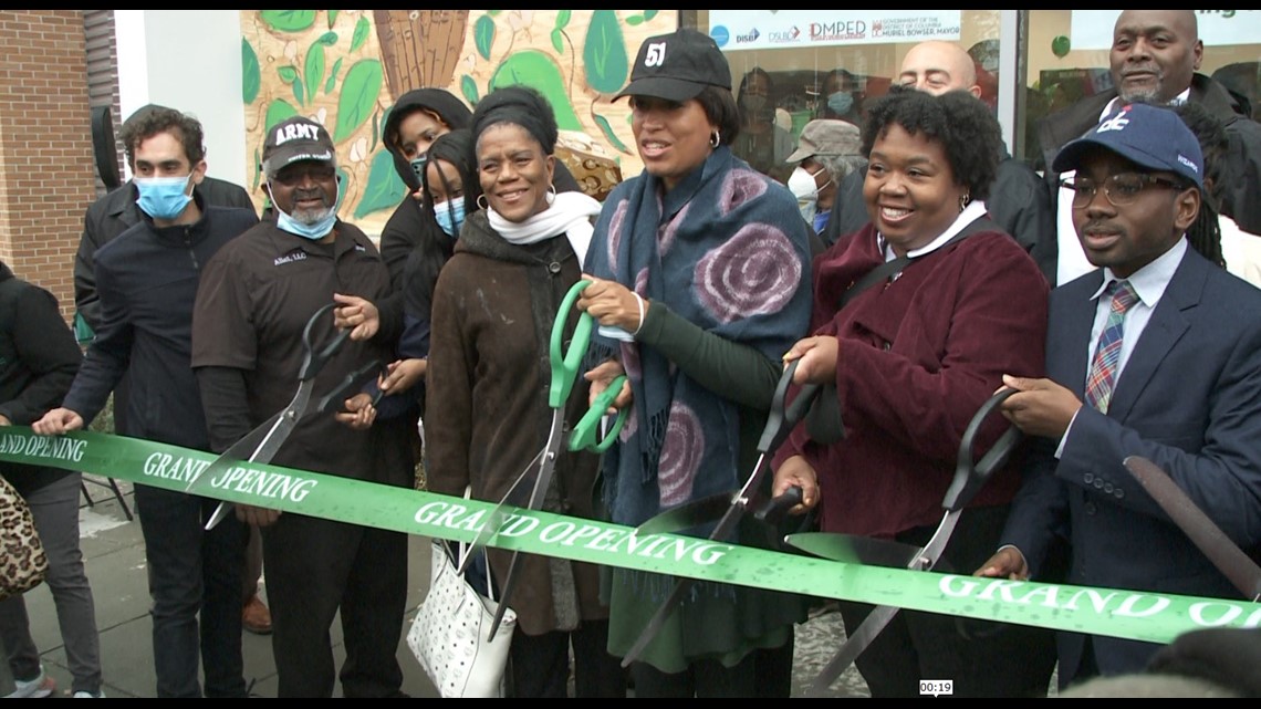 New Ward 8 grocery store hopes to fix local food desert | wusa9.com